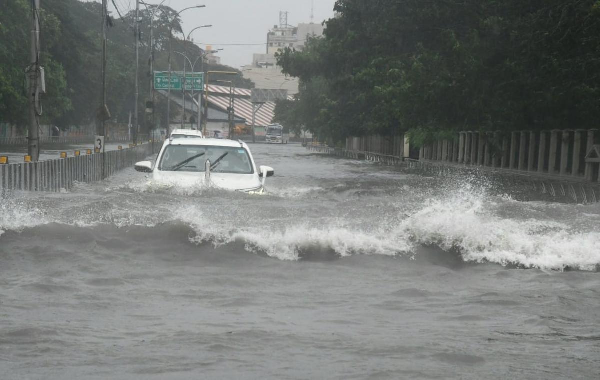 Cyclone Michaung | Chennai, neighbouring districts pounded by heavy rains - The Hindu